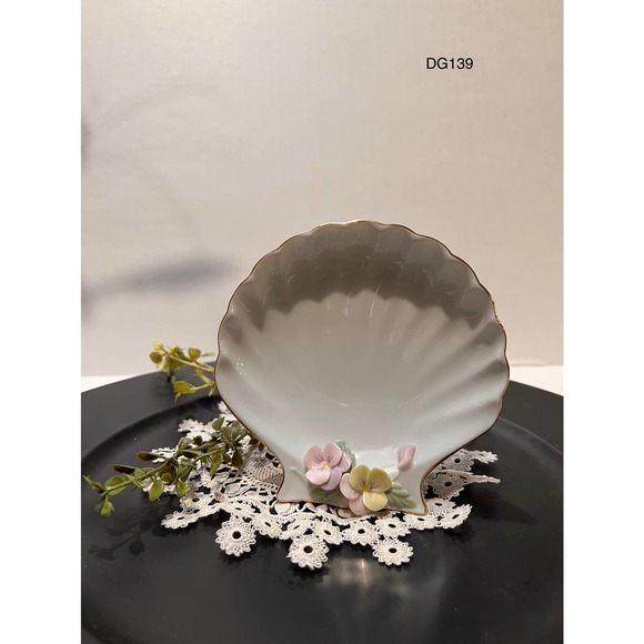 unknown | Bath | White Ceramic 4 Shell Shaped Bowl With Ceramic Dainty ...